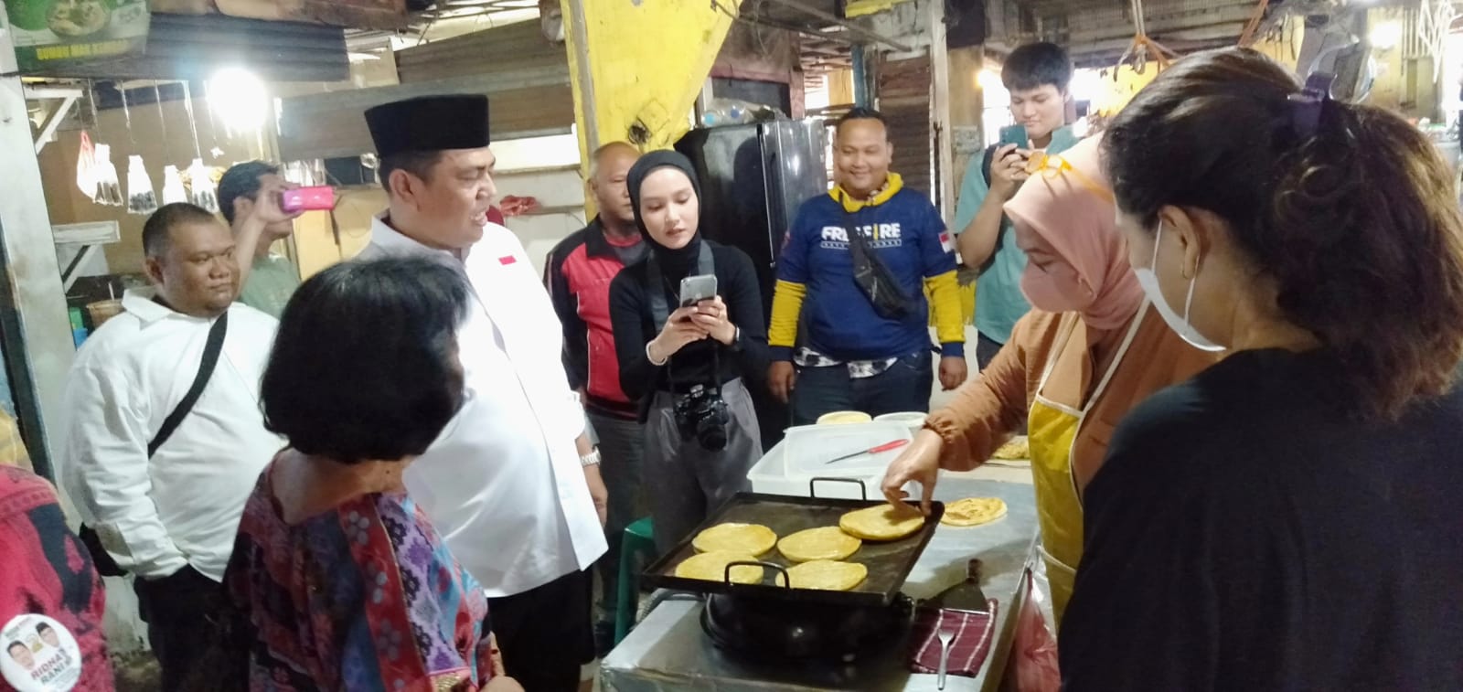 Rani Sempat Borong Roti Cane. Pedagang Pasar Peringgan Percaya Nomor 2 ...